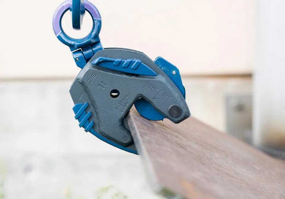 Vertical lifting clamps for moving and turning plates from 5